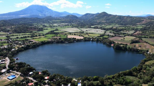 Apastepeque Lagoon El Salvador: A Peaceful Day Escape