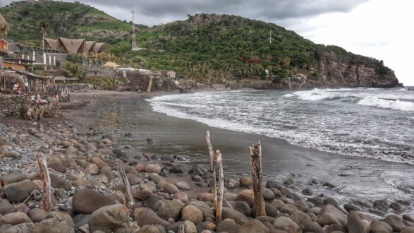 Best Beaches in El Salvador for Surfing or Relaxing