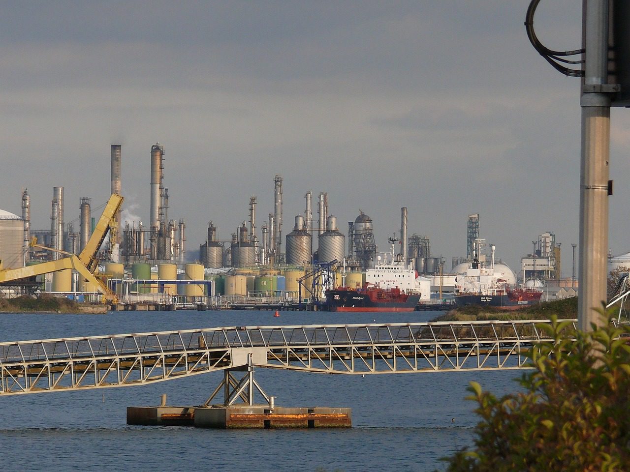 Crucial Trade Sectors in the World of Oil Trading