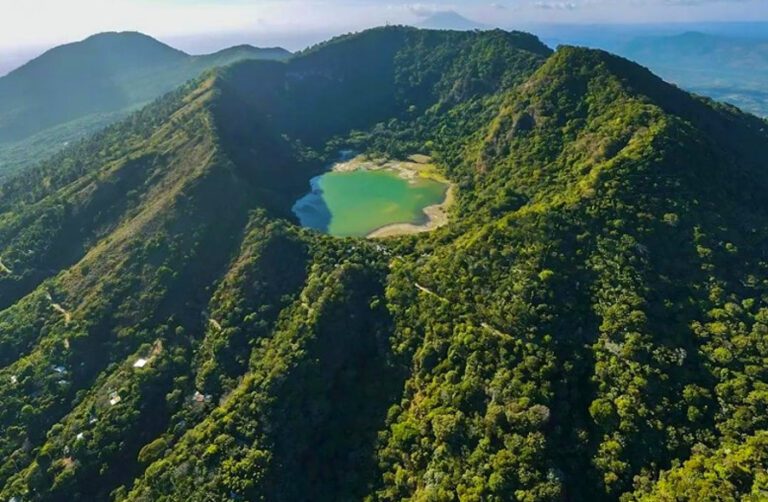Tecapa Volcano in El Salvador: The Emerald Lagoon, Hiking, Nature ...